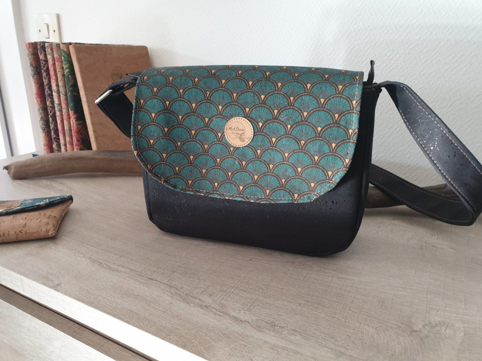 Sac noir à rabat interchangeable en liège - MaDam en liège